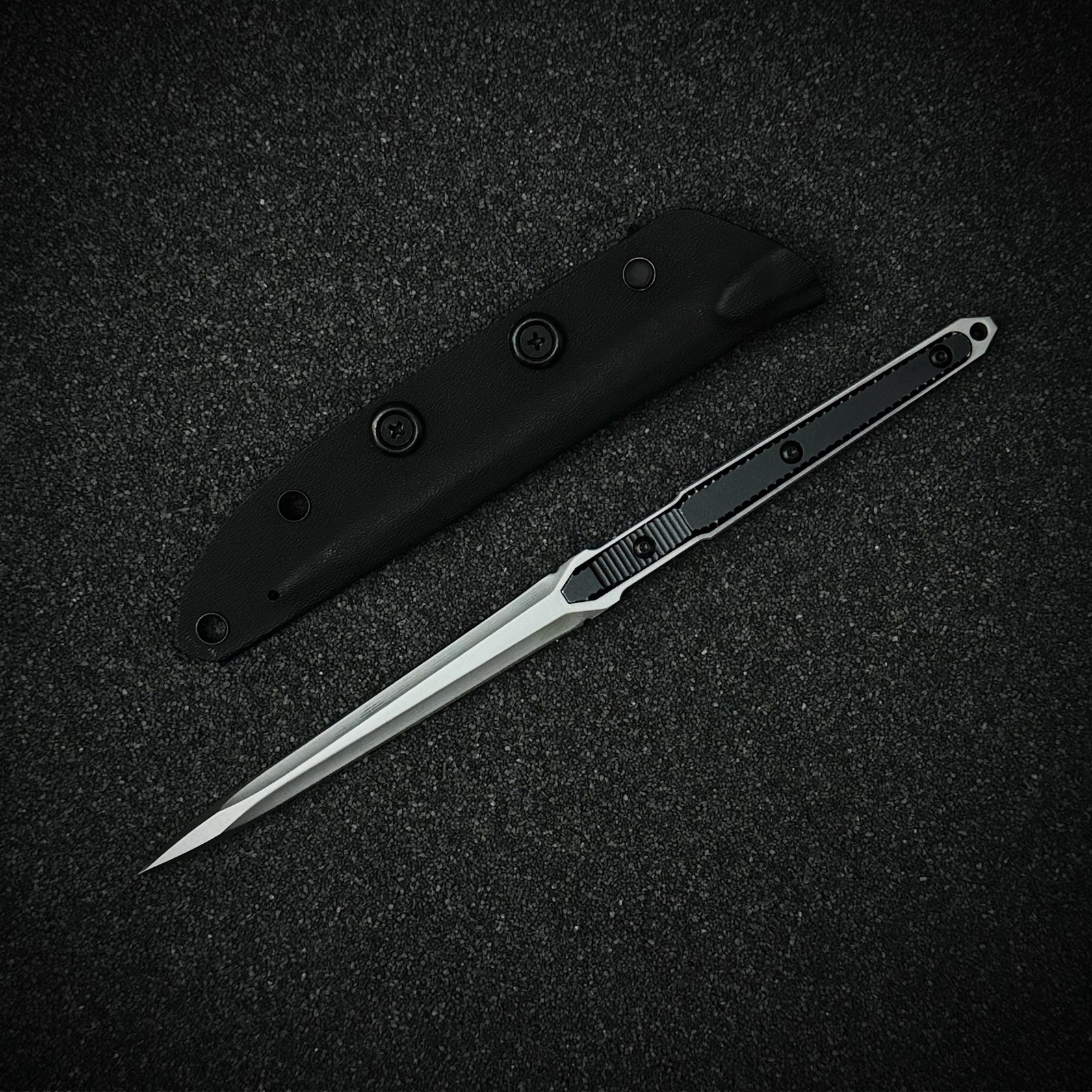 Needlepoint Force knife – Slick Blade